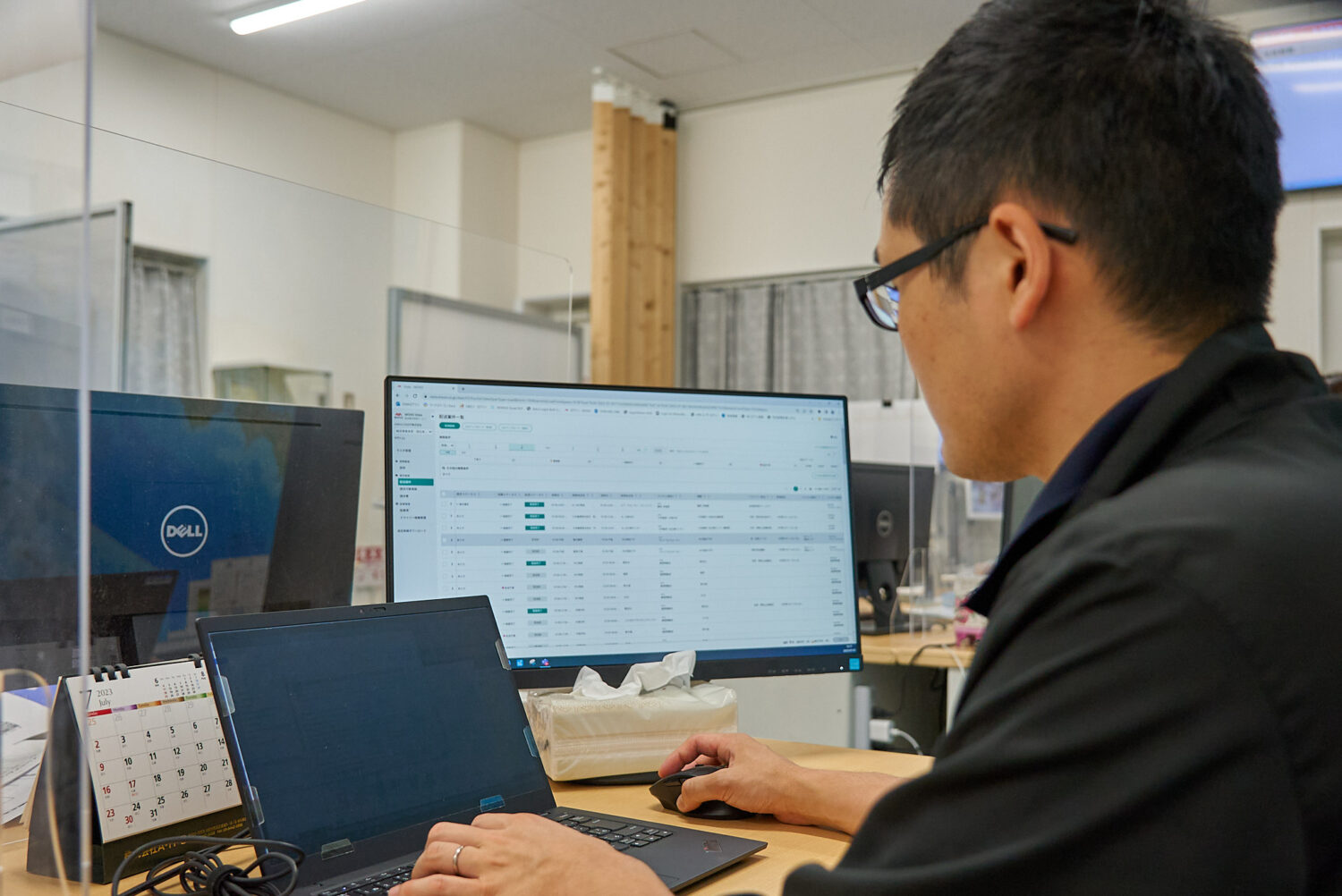 ASKUL LOGIST株式会社｜物流効率化事例｜配車受発注・管理サービス「MOVO Vista」の導入で、輸送管理にかかる業務を75%以上削減！ 協力会社とともに「政策パッケージ」への対応にも挑む