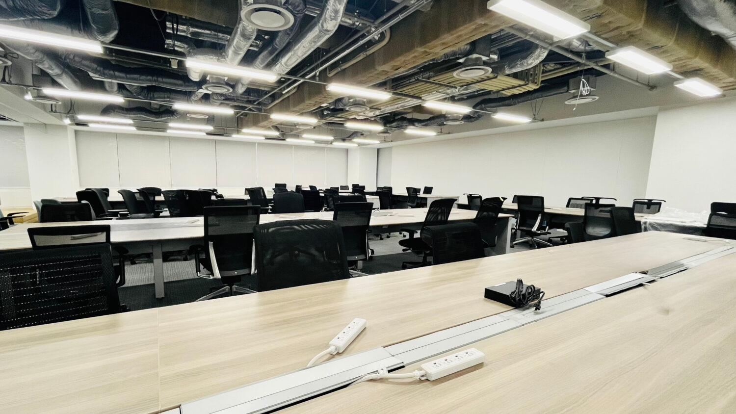 Hacobu、東京オフィスを移転。コンセプトは「JUNCTION-合流点」。議論を深める場としてデザイン | 株式会社Hacobu